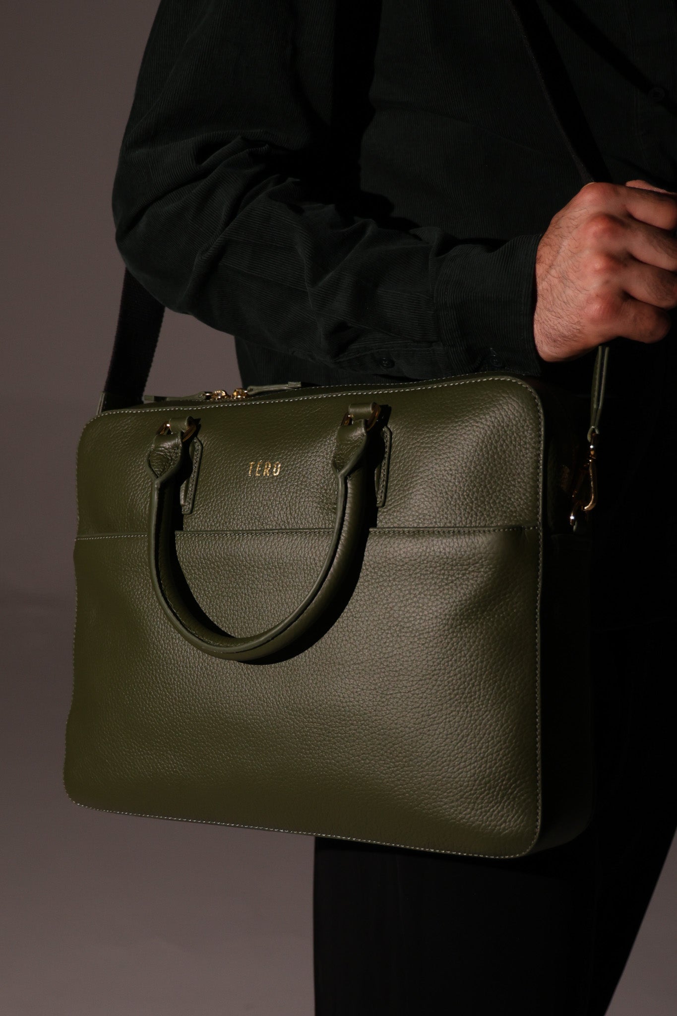 The Briefcase – Tero